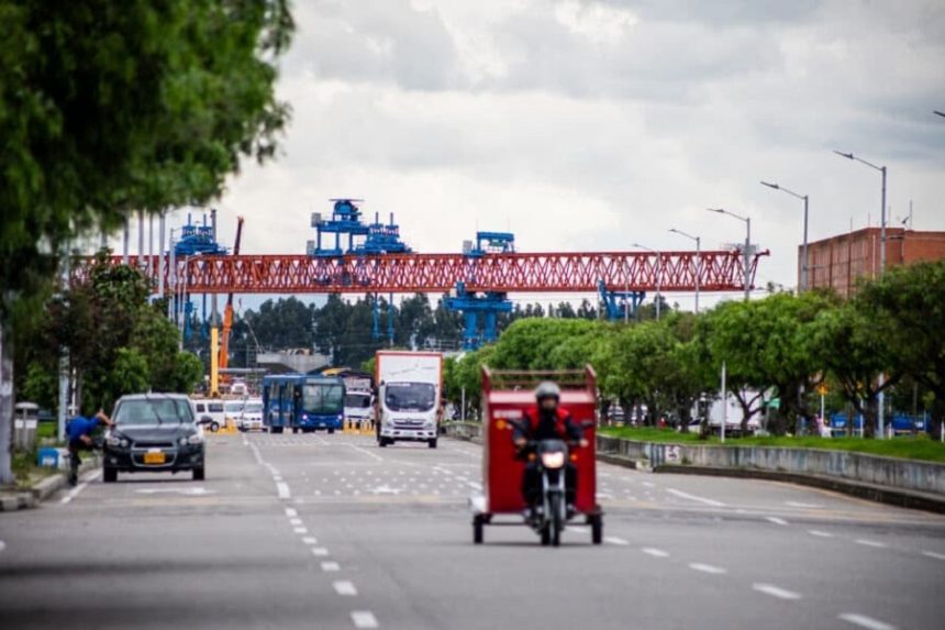 Ya funciona la viga lanzadora que construye viaducto de Línea 1 del ... Ya funciona la viga lanzadora que construye viaducto de Línea 1 del ...